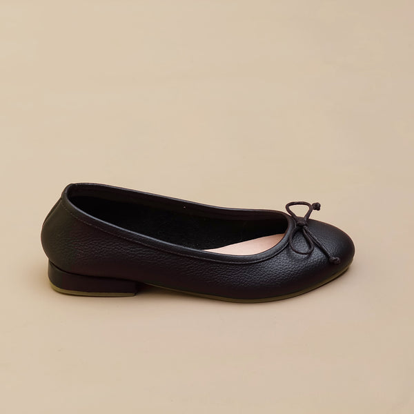 Prima with Low Heel in Black (Pre-Order) – Posh Pocket Shoes