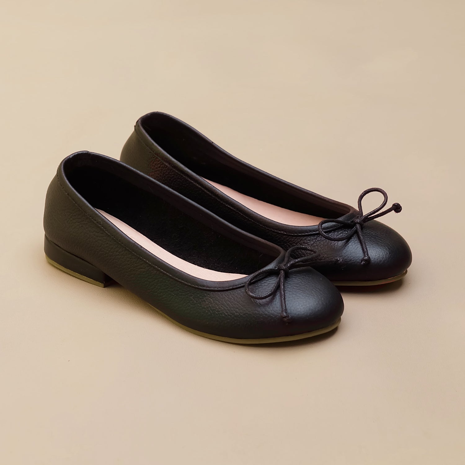 Prima with Low Heel in Black (Pre-Order) – Posh Pocket Shoes